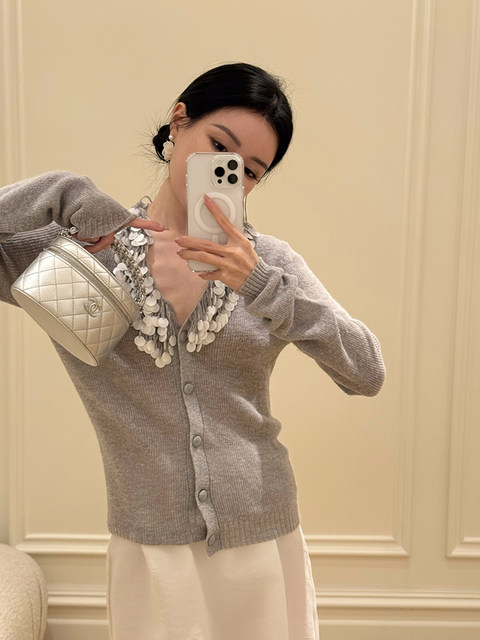 SMOL Heavy Industry Two-color V-neck Handmade Tassel Bead Tablet Wool ...