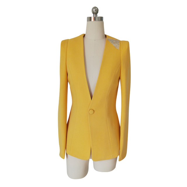 Customized broadcaster host shrugging a V -neck mirror dressing, an ...