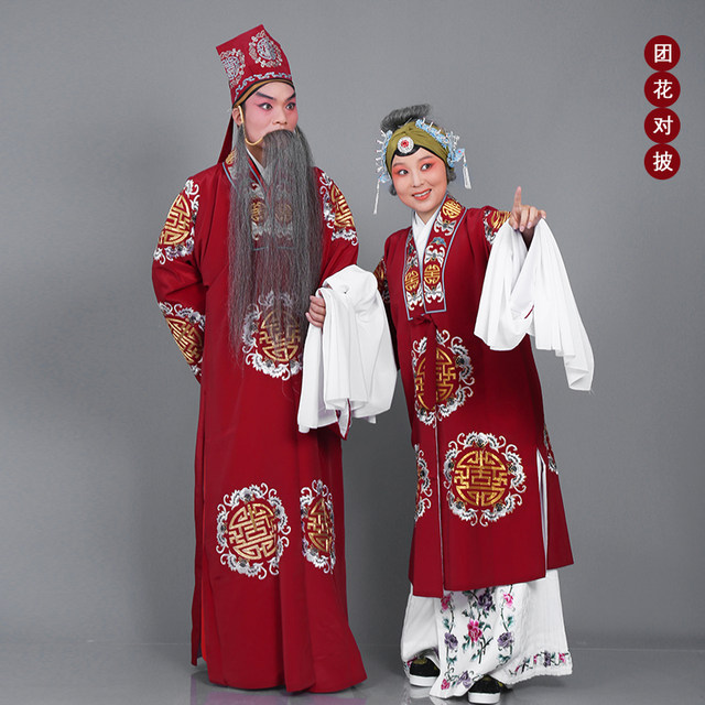The opera male and female workers outside the costume costumes, the old ...
