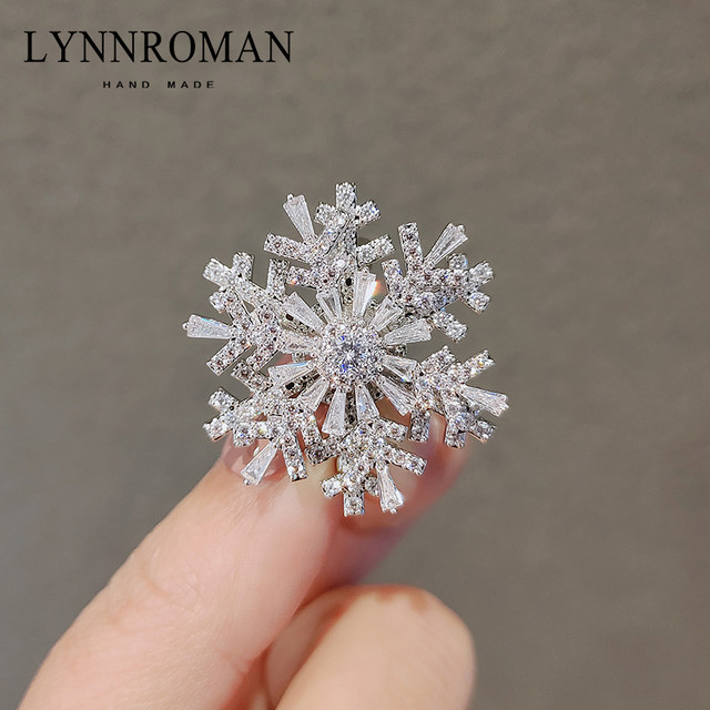Simple and versatile snowflake brooch, trendy personality, rotatable ...