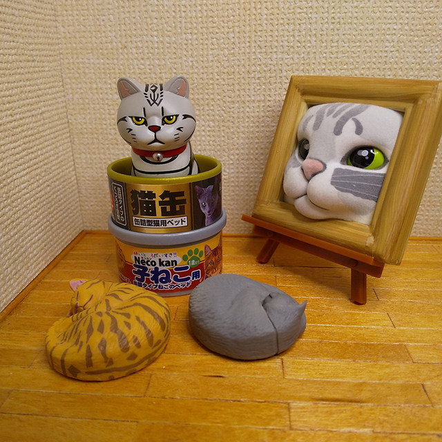 Cat Gacha in the genuine Qualia photo frame in Japan