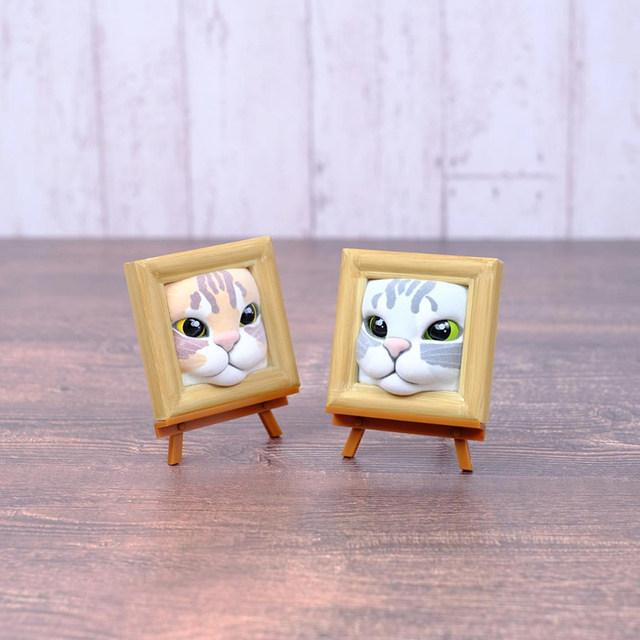 Cat Gacha in the genuine Qualia photo frame in Japan