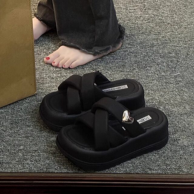 Thick-soled slippers for women in summer wear 2025 new sponge cake ...