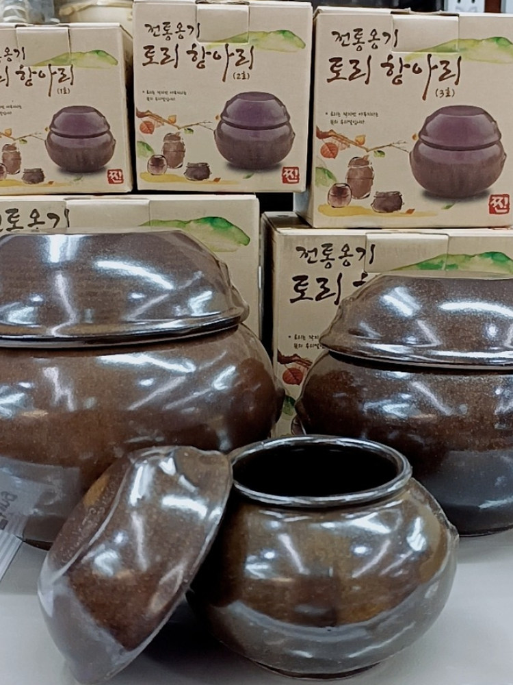 Korean Pottery Jar with Lid - Mini Ceramic Storage for Seasoning & Pickles