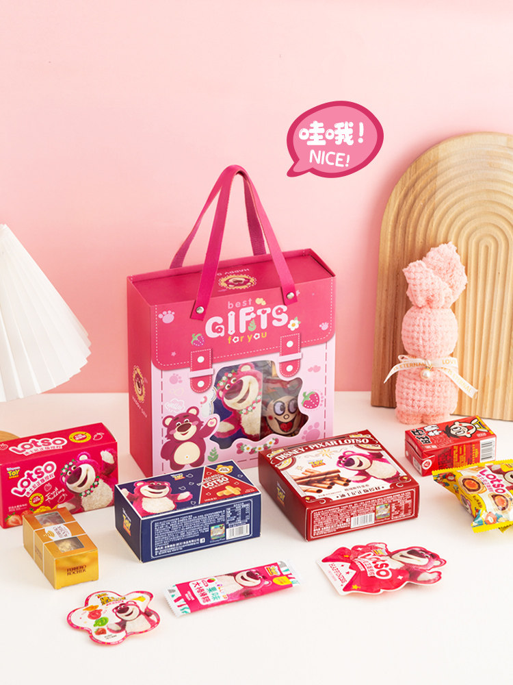 Strawberry Bear Custard Snack Gift Box - 380g
