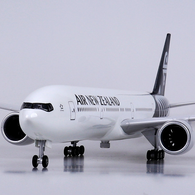 Civil Aviation passenger aircraft model with wheels can slip and ...