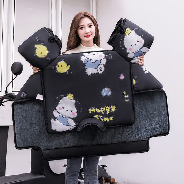 Electric car windshield is thickened and larger in winter, warm ...