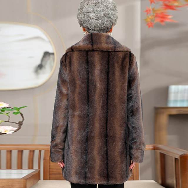 Grandma's winter fur coat thickened mother's medium-length mink coat ...