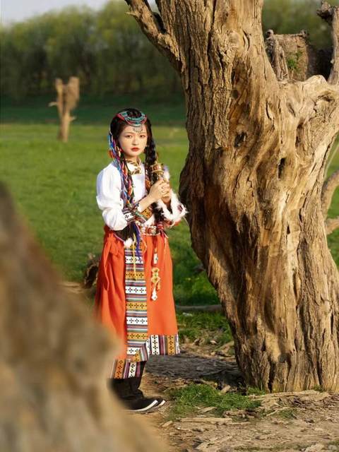 Adult men and women Tibetan robes ethnic style suits ethnic minority ...