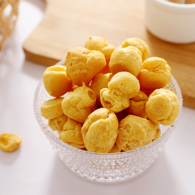 Imported from Indonesia, Doji grass cheese flavored cream sandwich ...