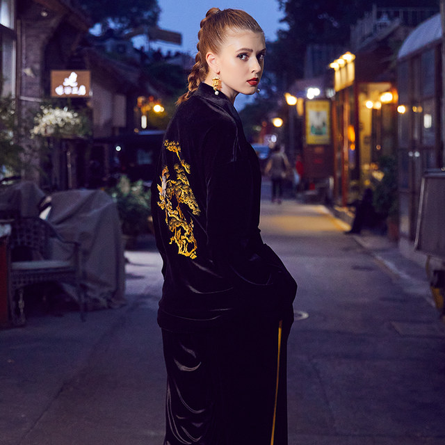 Gaia Xinyi Xu Kai's same style velvet pine and cypress embroidered ...