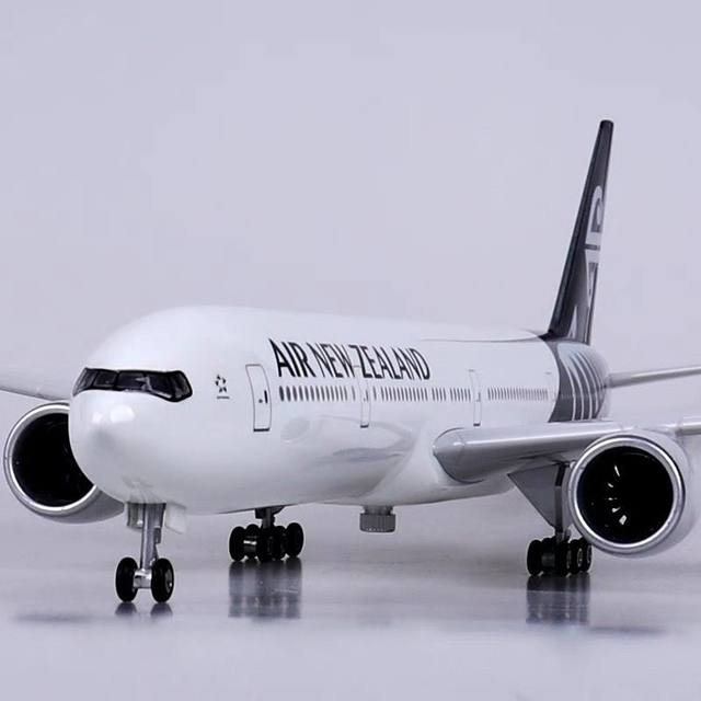 Boeing 777 New Zealand Aerospace with wheels and lights simulation ...