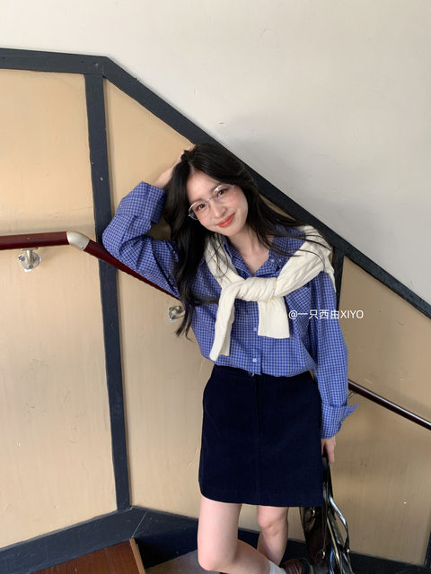 A Xiyou XIYO retro blue plaid cotton casual long-sleeved shirt layered ...