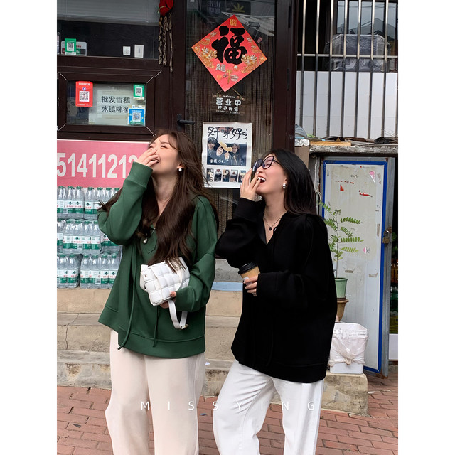 Ms. Ying's casual hooded sweatshirt with strappy design, slightly fat ...