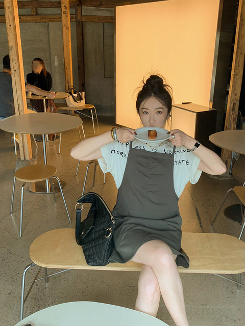 Ren Xiaoyi's daily casual and age-reducing strap skirt for women in summer loose straight short ...