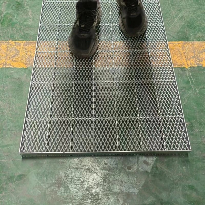 Anti-Slip Steel Grating - Steel Mesh Stair Steps Foot Protection High ...
