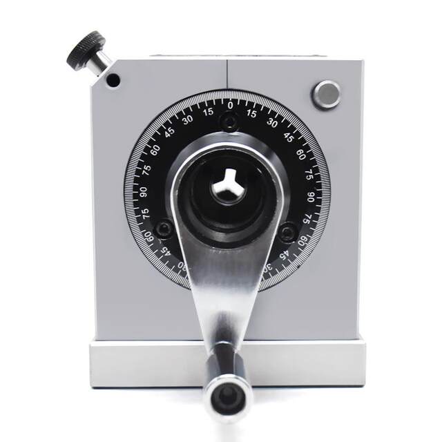 High-precision three-claw punch former Three-claw chuck punch machine ...