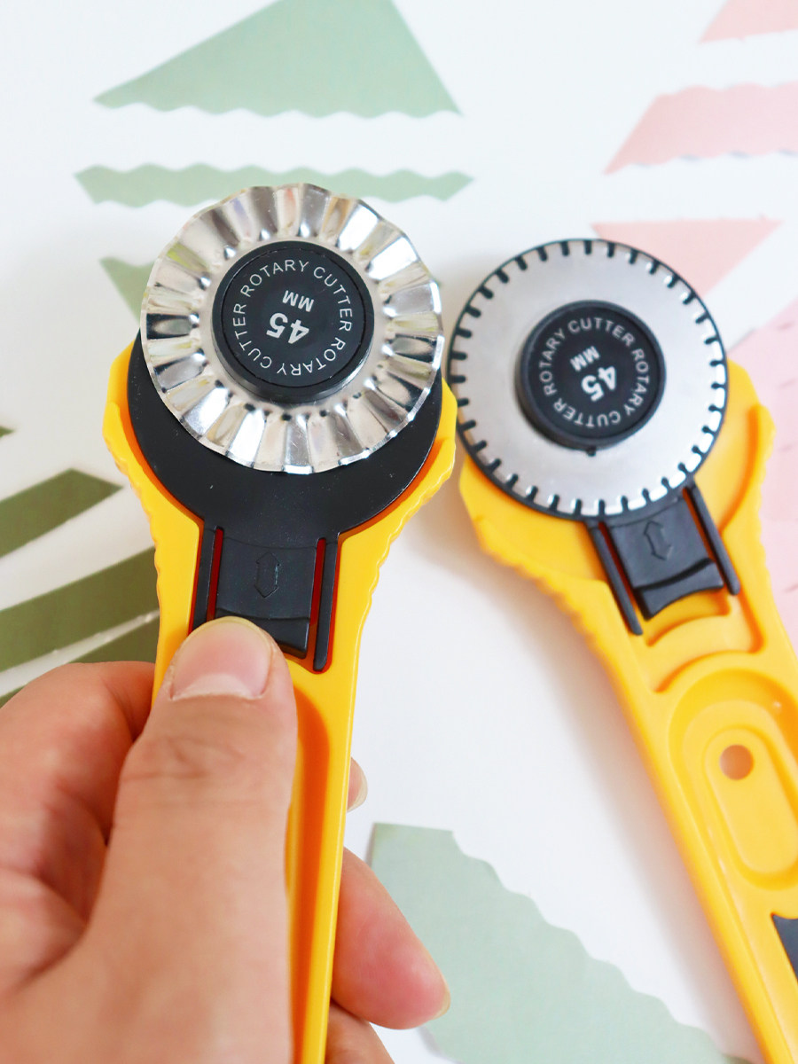 Roller Knife Cutter - Dotted & Wavy Line Tool for Cloth & Leather