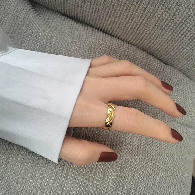 Titanium steel non-fading niche light luxury high-end INS trendy retro rhombus 18K gold men's ...