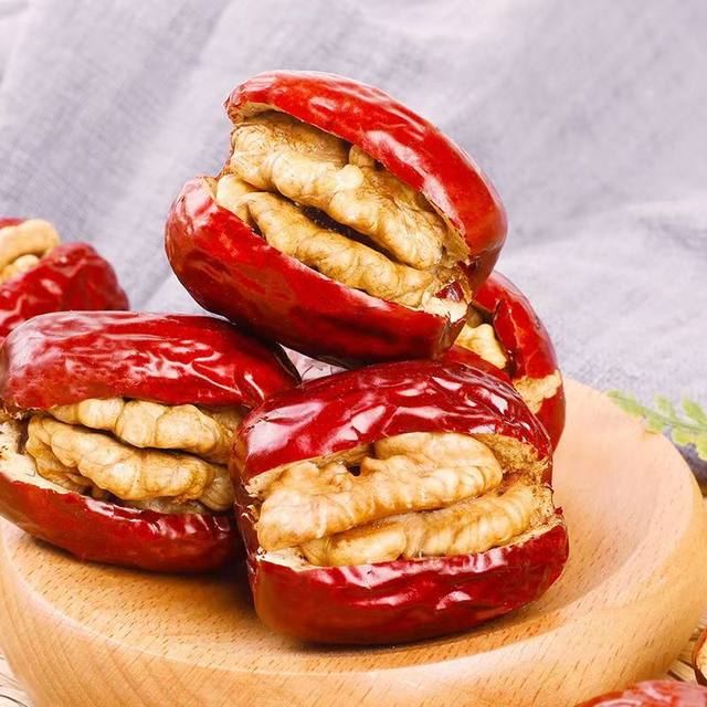 Red dates with walnuts and raisins 1000g jujube dried fruit sandwich ...