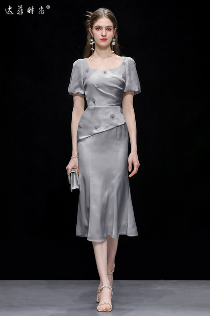 2024 summer new temperament elegant ladies Fan Fang leads the three ...