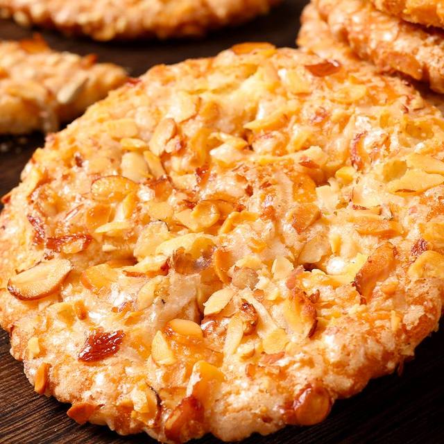 Crispy crispy crispy crispy biscuits Sesame melon seed snack ...