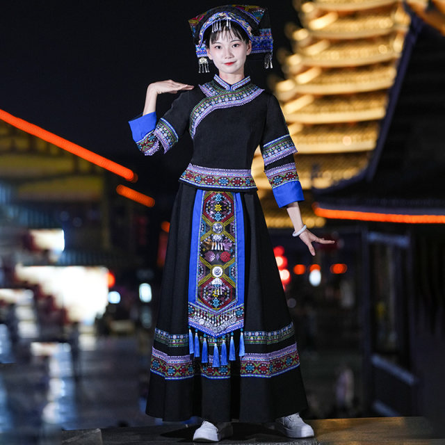 Yunnan, Guizhou, Sichuan Yi nationality costumes Liangshan July Torch ...