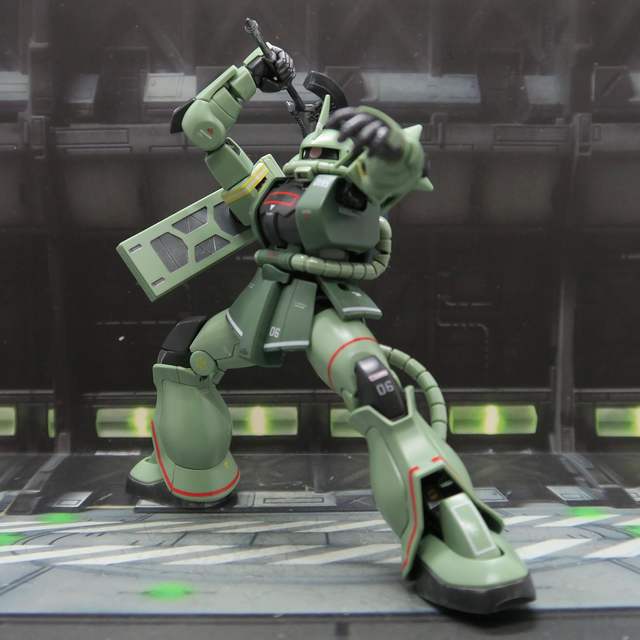 Showdown with Green Zaku II mass-produced Green Zaku C5 spot mobile suit domestic Bandai figure ...