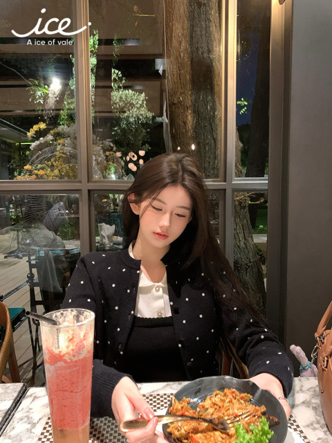 Aiceofvale Contrast color fake two-piece knitted top to cover the ...