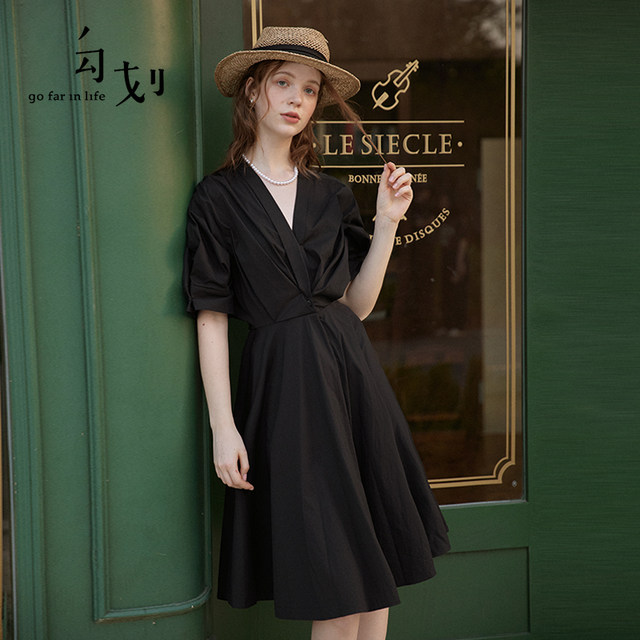 GOFAR outlines the new summer black V-neck slim dress for women with ...