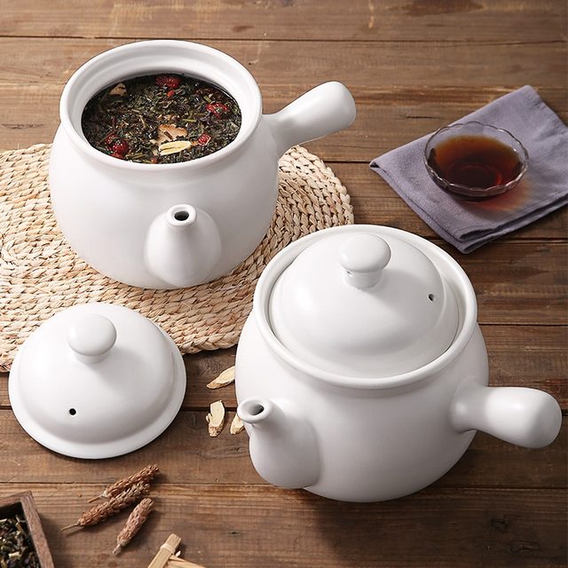 Old-fashioned Chinese medicine pot casserole household frying pan ...