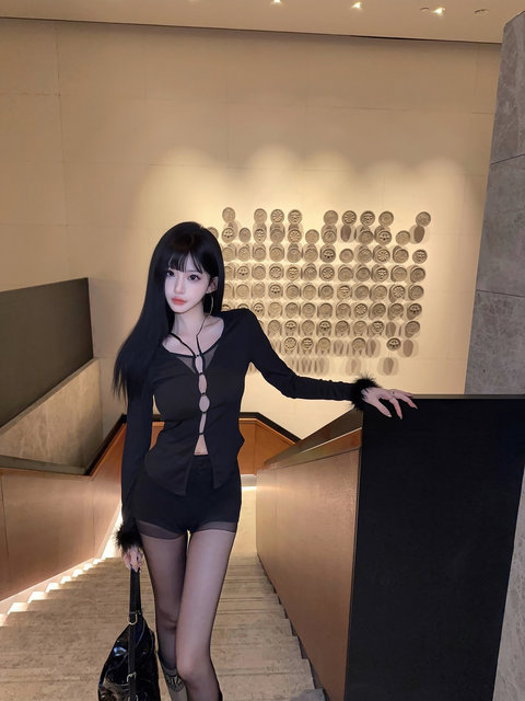 EVA Junjun Sauce Hot Girl sexy hanging neck hollow design sense niche cuff feather t -shirt ...