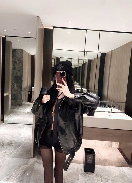 EVA Junjun Sauce Hot Girl sexy hanging neck hollow design sense niche cuff feather t -shirt ...