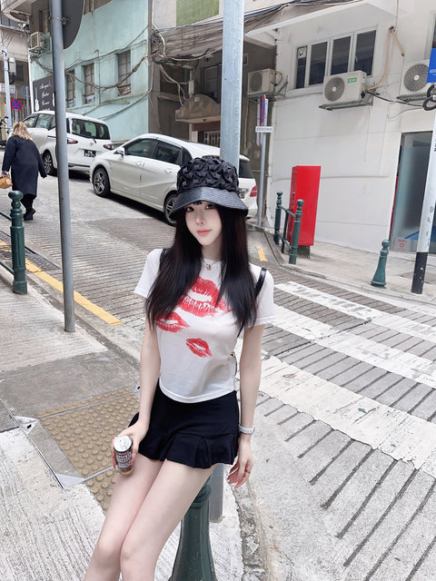 Eva Junjun Jiang American hot girl red lips printed short-sleeved T-shirt for women loose slim ...