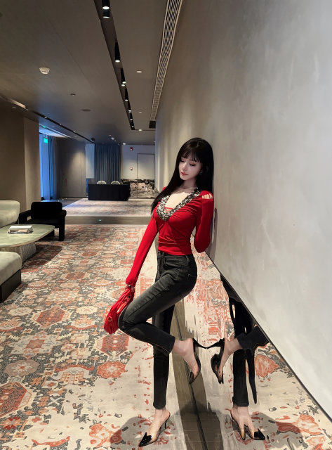 Eva Junjun Jiang hot girl sexy sequin u neck tight stretch red long-sleeved T-shirt temperament ...