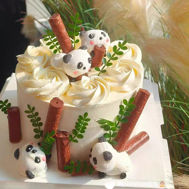 Internet celebrity three-dimensional red panda shaped marshmallow cake ...