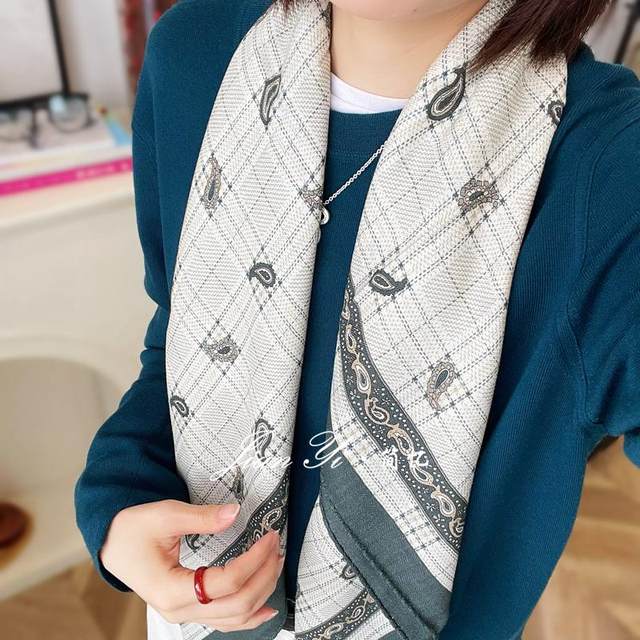 Fresh and versatile leisure commute mulberry silk silk wool 90 square scarf double -sided shawl ...