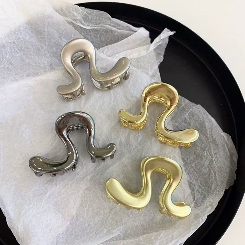 New a few words of irregular metal small grabs female niche design high ...