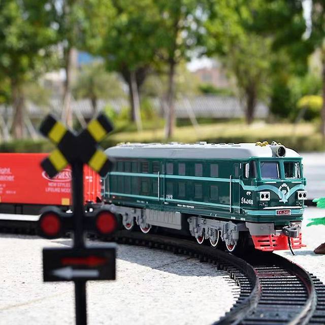 Green leather Dongfeng 4B train electric small train track set high ...