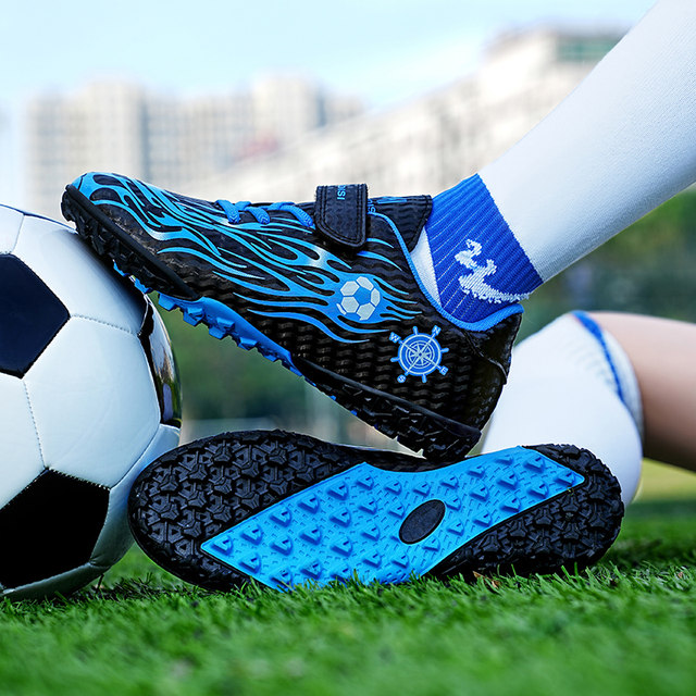 Genuine children's football shoes, training shoes, broken spikes, no ...