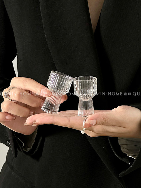 Fun dish high -footed vertical glass white wine glass set Xiaojiu glass ...