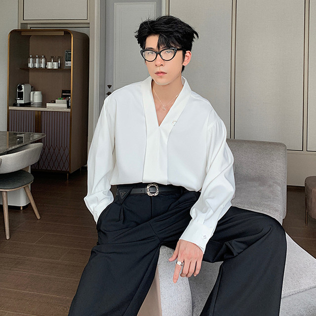 Hualundesign autumn leisure niche V -neck tip boy white long -sleeved shirt