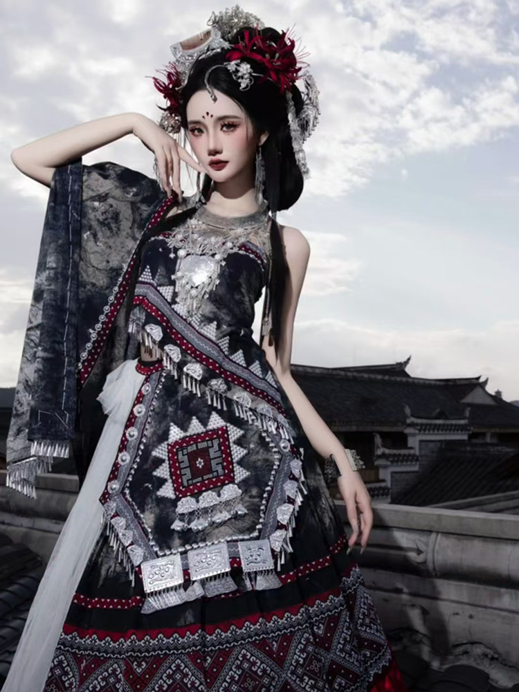 Miao Ethnic Girl Costume, Guizhou and Yunnan Minority Dance Performance ...