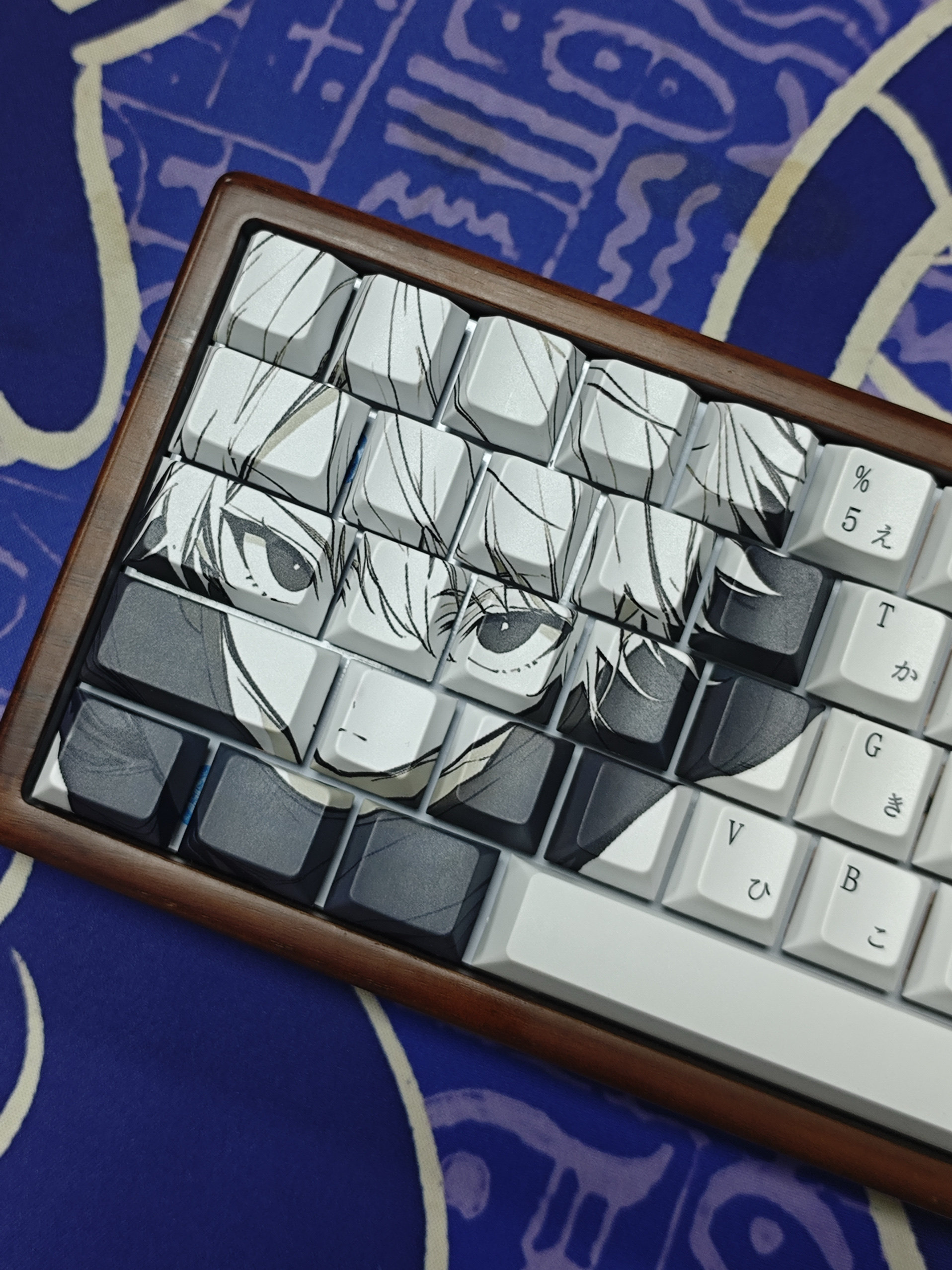 Black and white anime characters custom -made keycaps for about 2 days ...