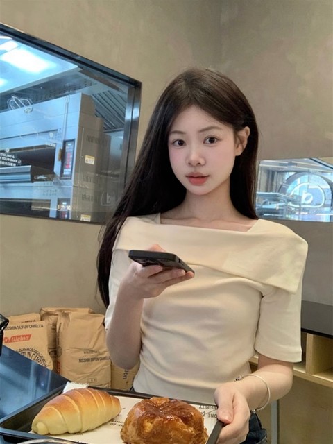 French retro irregular hot girl, shoulder short -sleeved T -shirt female summer pure desire ...