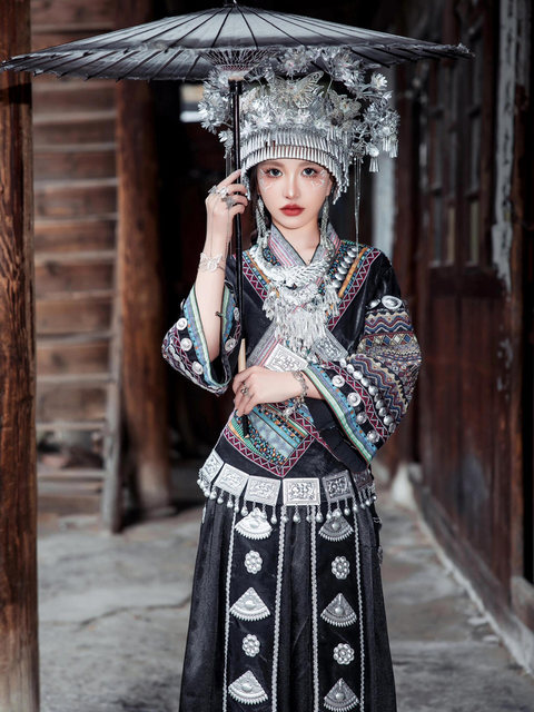 Black Miao costumes for women Miao family dressed in stage performance ...