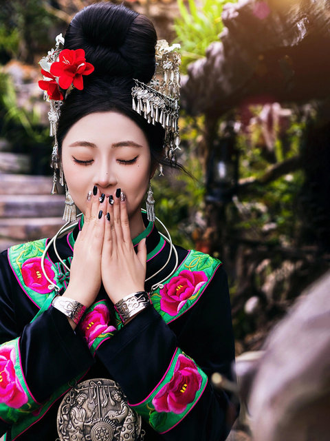 Embroidered dress Miao costume female Tujia ethnic minority style ...