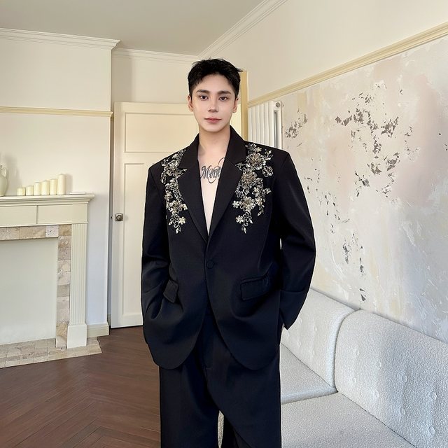 Autumn Gao Ding Light Luxury Embroidered Flower Sequenant Casual suit ...