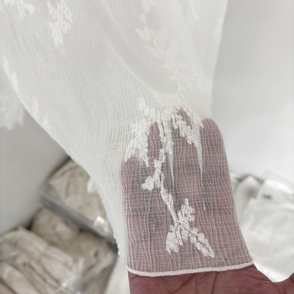 Korean style fashionable round neck embroidered flower long-sleeved ...