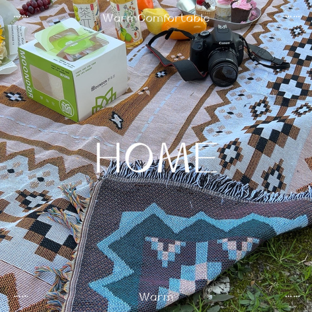 Outdoor field padding blanket four seasons universal covered blanket ...